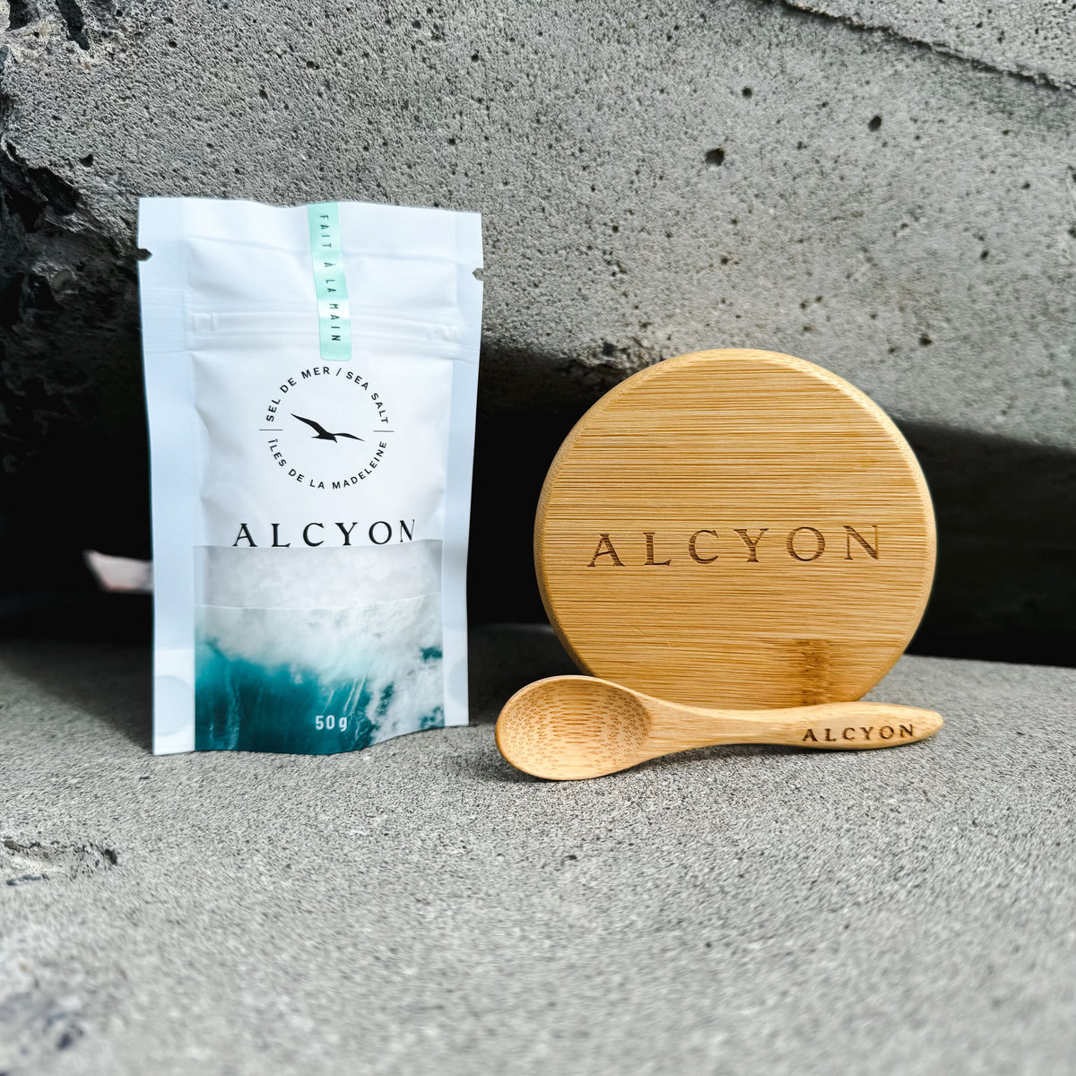 Main de Sel du Québec Avec Cuillère en Bois | Alcyon Sel de Mer | Alcyon sel de mer