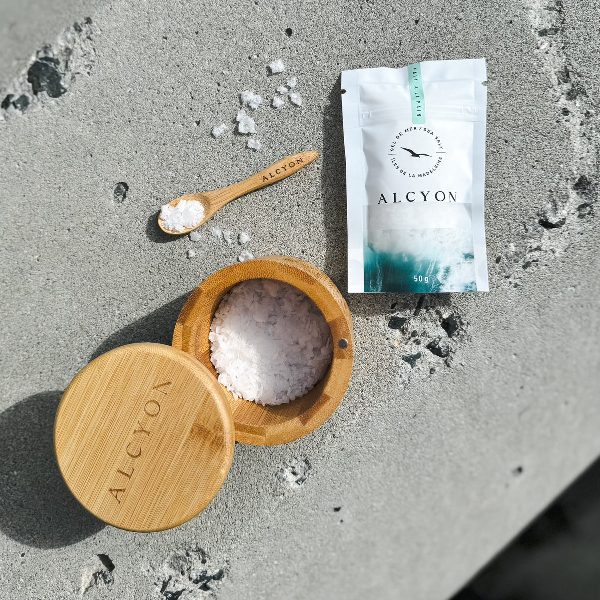 Main de Sel du Québec Avec Cuillère en Bois | Alcyon Sel de Mer | Alcyon sel de mer